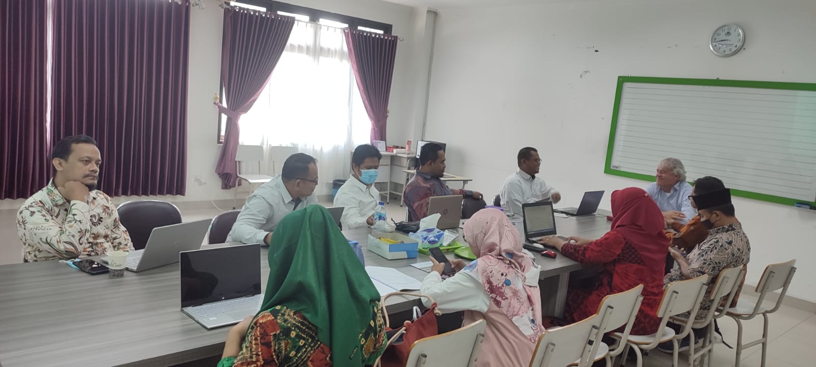 VISITING PROFESSOR HARI KE-5: DIALOG VMTS DAN STRUKTUR KURIKULUM PROGRAM MAGISTER EKONOMI ...