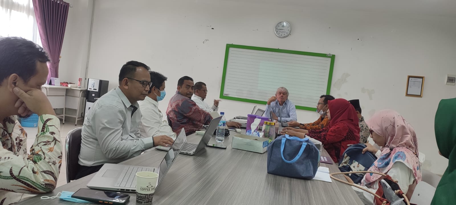 VISITING PROFESSOR HARI KE-5: DIALOG VMTS DAN STRUKTUR KURIKULUM PROGRAM MAGISTER EKONOMI ...