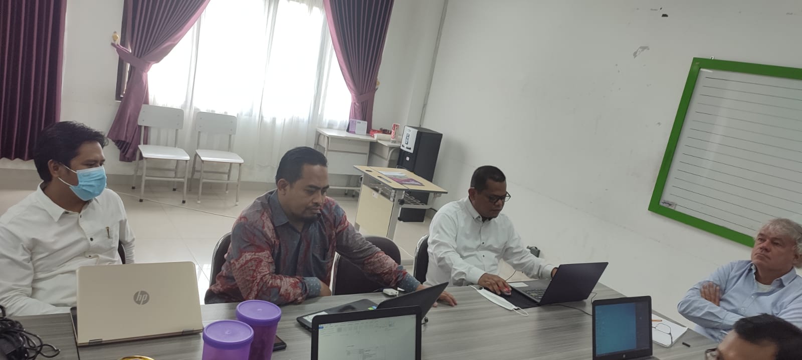 VISITING PROFESSOR HARI KE-5: DIALOG VMTS DAN STRUKTUR KURIKULUM PROGRAM MAGISTER EKONOMI ...